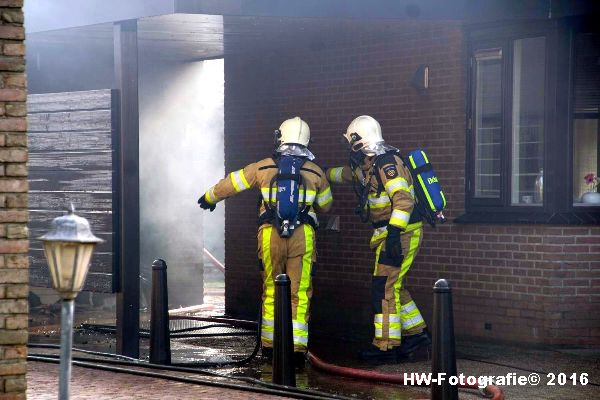 Brand verwoest garage aan Slinger in Genemuiden - HW-Fotografie
