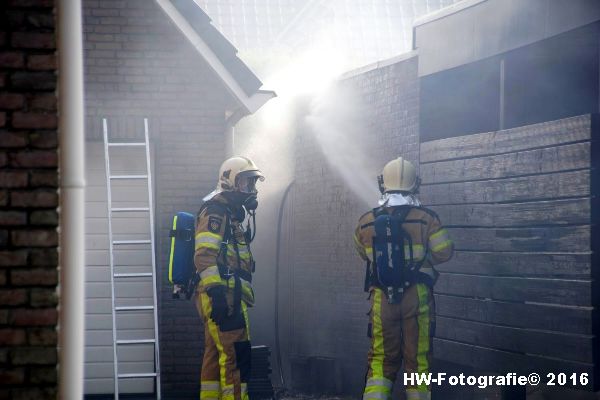 Brand verwoest garage aan Slinger in Genemuiden - HW-Fotografie