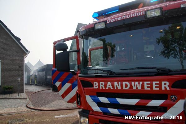 Brand verwoest garage aan Slinger in Genemuiden - HW-Fotografie
