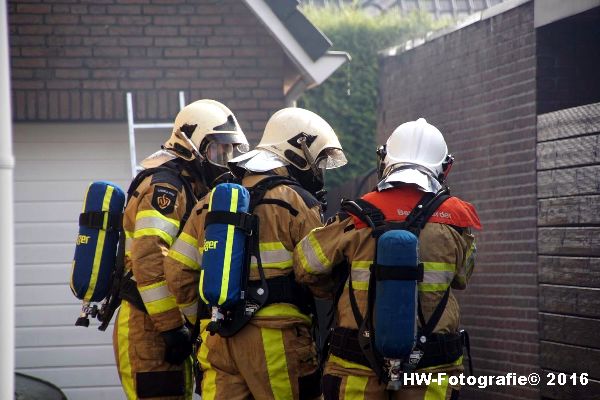 Brand verwoest garage aan Slinger in Genemuiden - HW-Fotografie