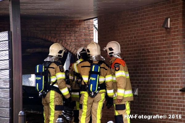 Brand verwoest garage aan Slinger in Genemuiden - HW-Fotografie
