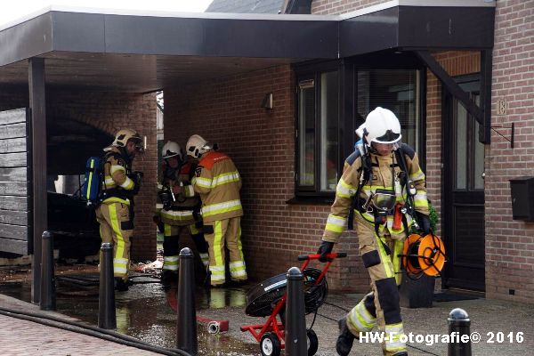 Brand verwoest garage aan Slinger in Genemuiden - HW-Fotografie