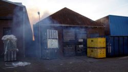 Woningen ontruimd wegens grote brand in Genemuiden - HW-Fotografie