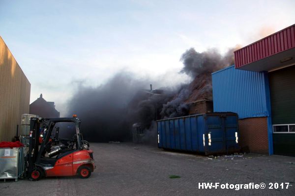 Woningen ontruimd wegens grote brand in Genemuiden - HW-Fotografie