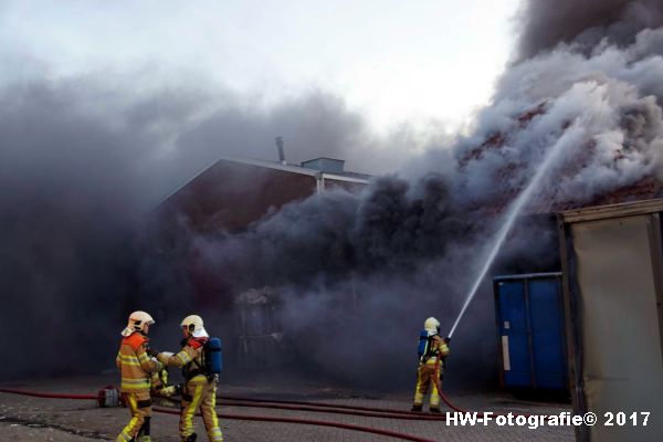 Woningen ontruimd wegens grote brand in Genemuiden - HW-Fotografie