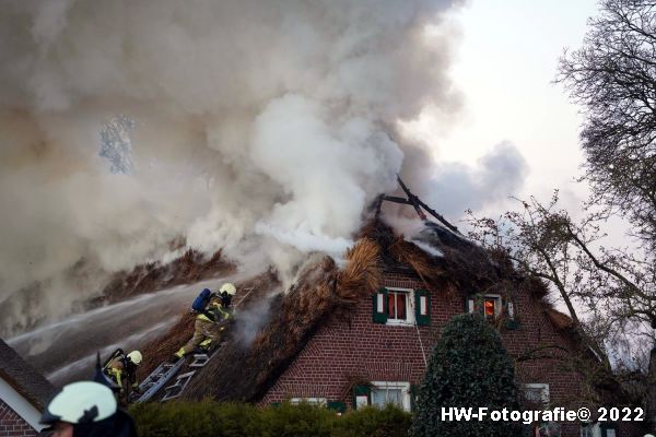 Grote brand verwoest rietgedekte woning aan Oude Rijksweg - HW-Fotografie