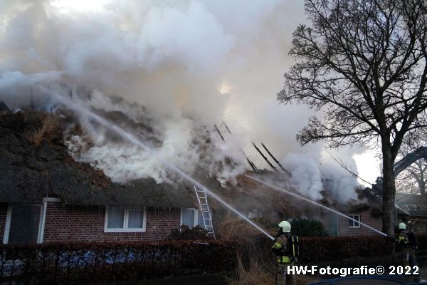 Grote brand verwoest rietgedekte woning aan Oude Rijksweg - HW-Fotografie