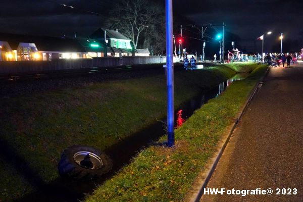 Trein ramt stilgevallen tractor op overweg in Staphorst - HW-Fotografie