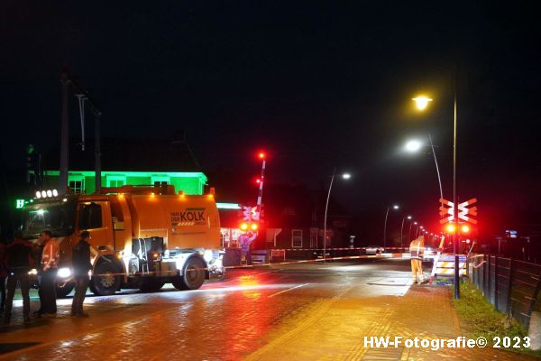 Trein ramt stilgevallen tractor op overweg in Staphorst - HW-Fotografie
