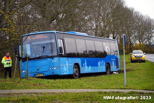 Lijnbus vast in berm van N331 na mislukte keeractie - HW-Fotografie
