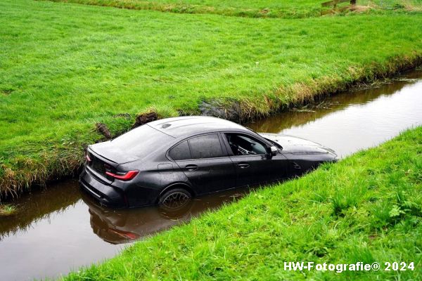 Auto in sloot bij eenzijdig ongeval op Kamperzeedijk - HW-Fotografie