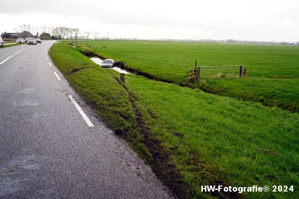 Auto in sloot bij eenzijdig ongeval op Kamperzeedijk - HW-Fotografie