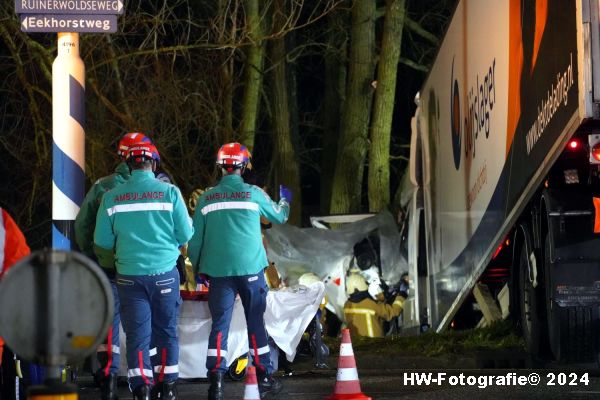 Chauffeur bekneld bij ongeval op Ruinerwoldseweg - HW-Fotografie