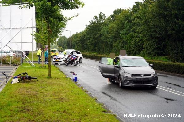 Fietsster gewond na aanrijding met auto op Achthoevenweg - HW-Fotografie