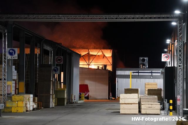 Zeer grote brand bij palletbedrijf aan Randweg in Hasselt - HW-Fotografie