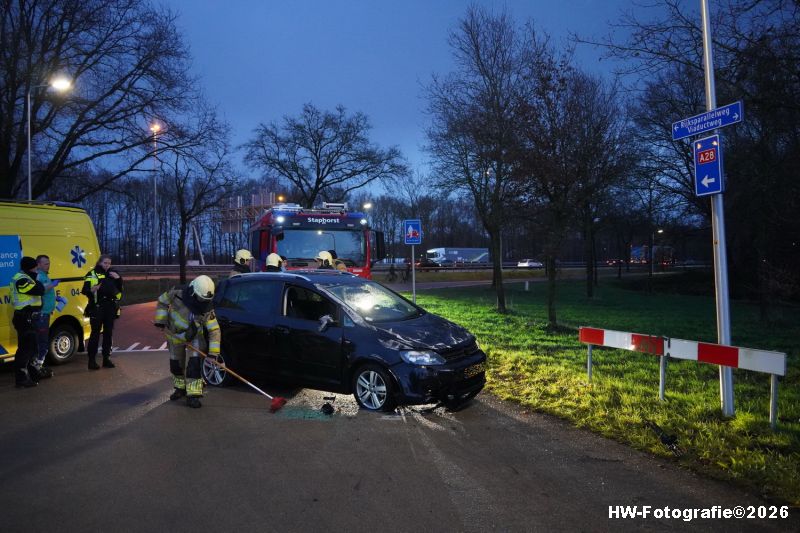 Auto over de kop bij eenzijdig ongeval in Staphorst - HW-Fotografie