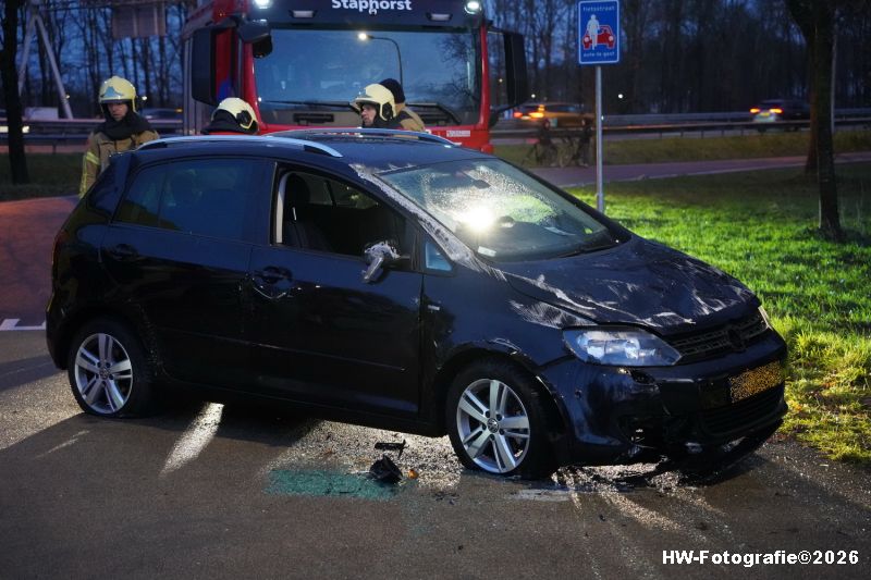 Auto over de kop bij eenzijdig ongeval in Staphorst - HW-Fotografie