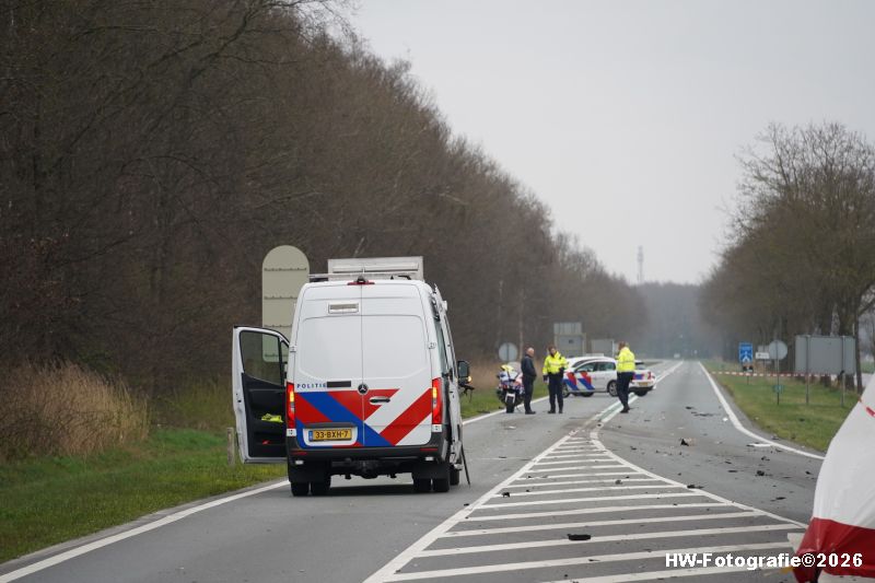 Dodelijk ongeval tussen auto en vrachtwagen op N377 - HW-Fotografie